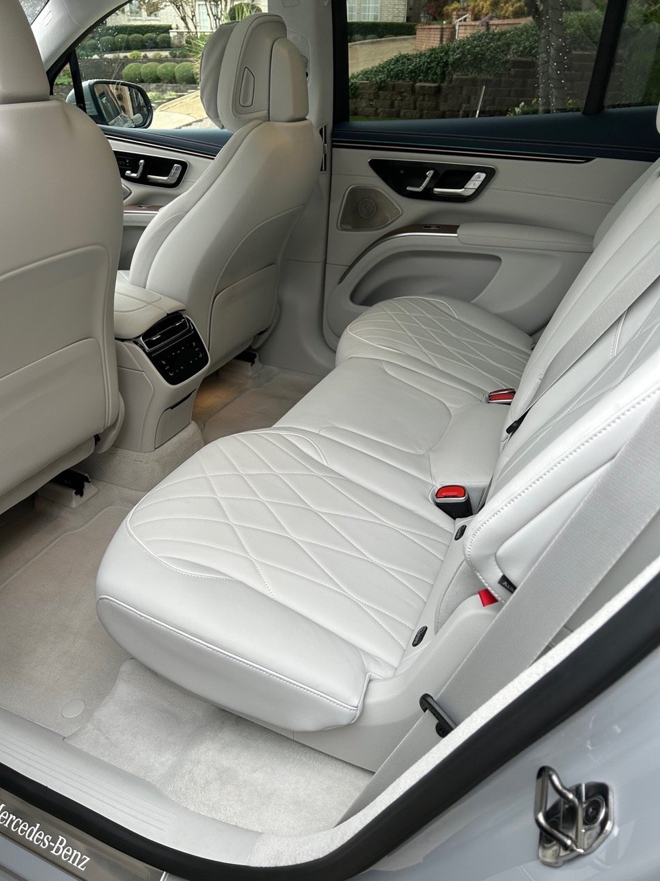 REVIEW: All-Electric 2023 Mercedes-Benz EQS 580 SUV